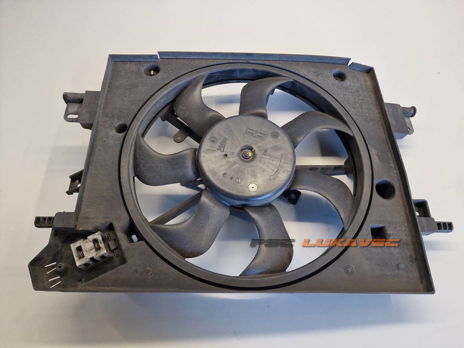 RENAULT CAPTUR VENTILATOR HLADNJAKA MOTORA 214811626R 696880 VALEO