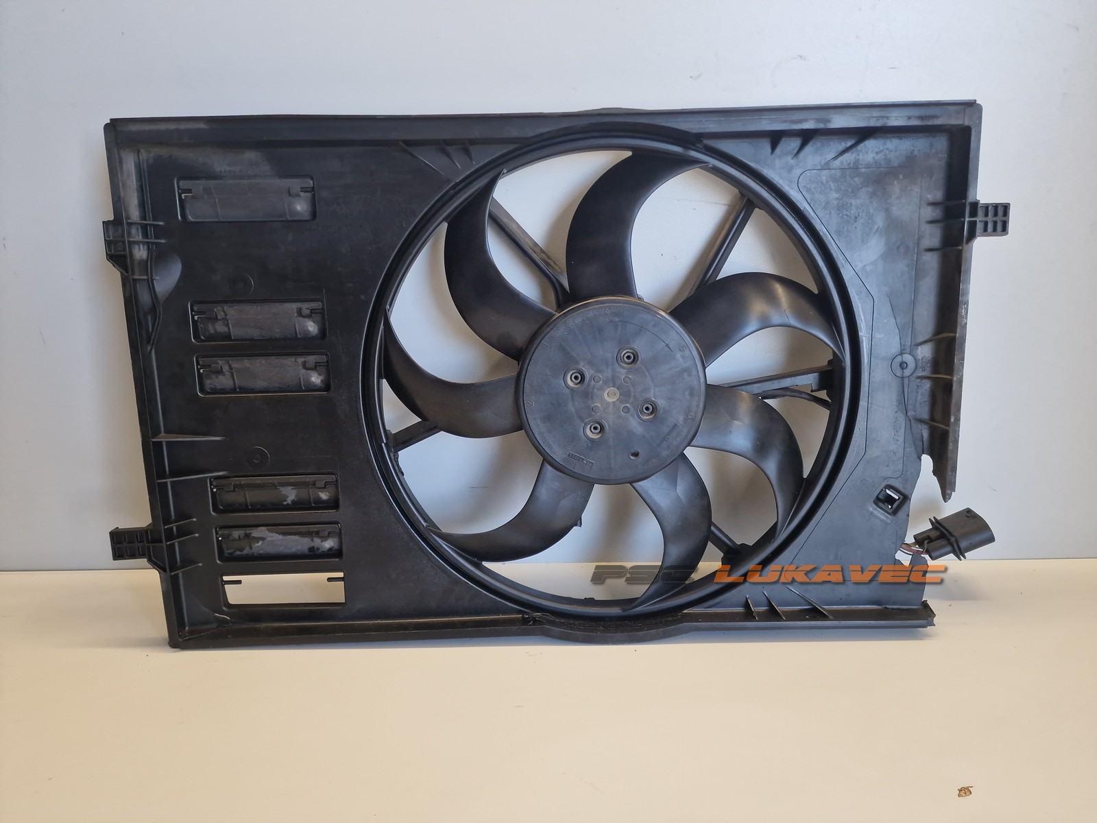 VW ARTEON VENTILATOR HLADNJAKA MOTORA 5Q0121203CD 5Q0959455AQ