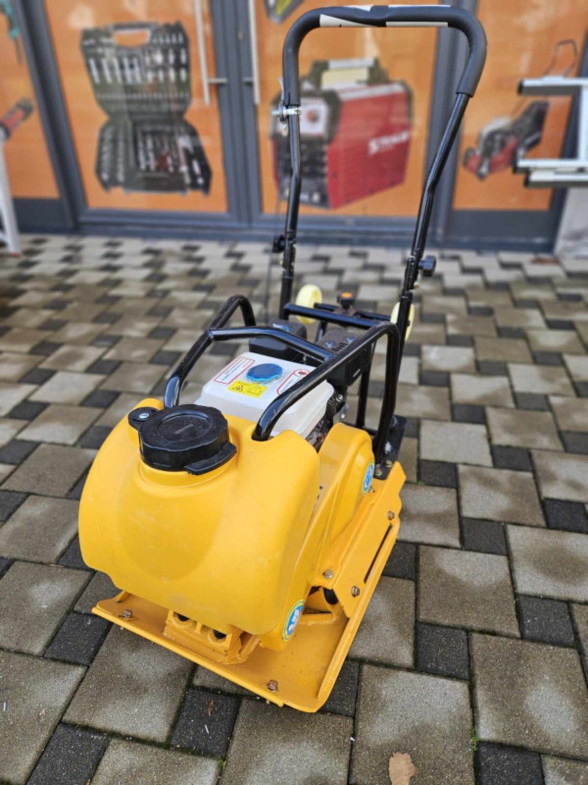 VIBRO PLOČA SA VODOM ZA SABIJANJE PODLOGE ZABA