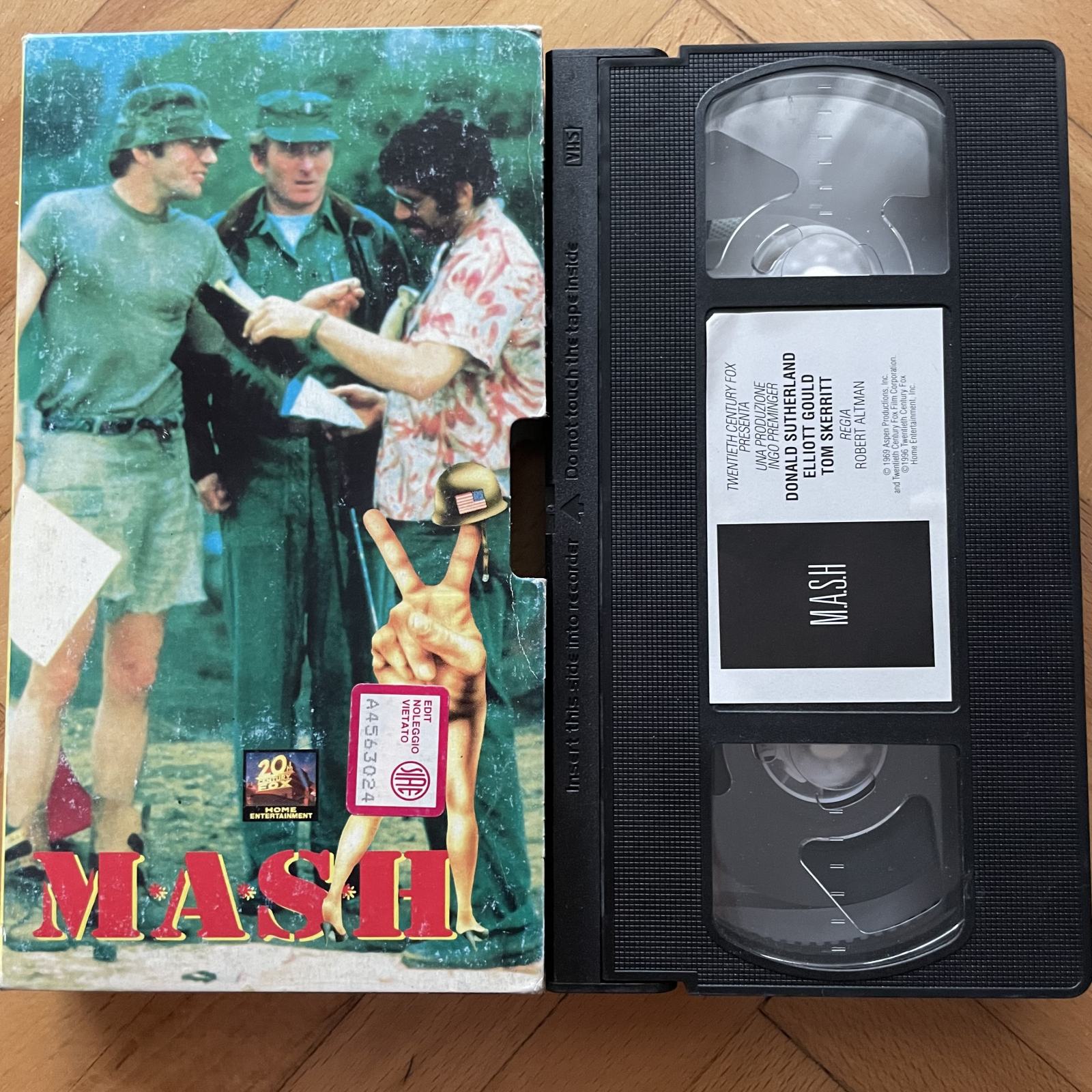 Sutherland Duvall Altman VHS.it M.A.S.H. - MASH (1969.) noHRtitlovi