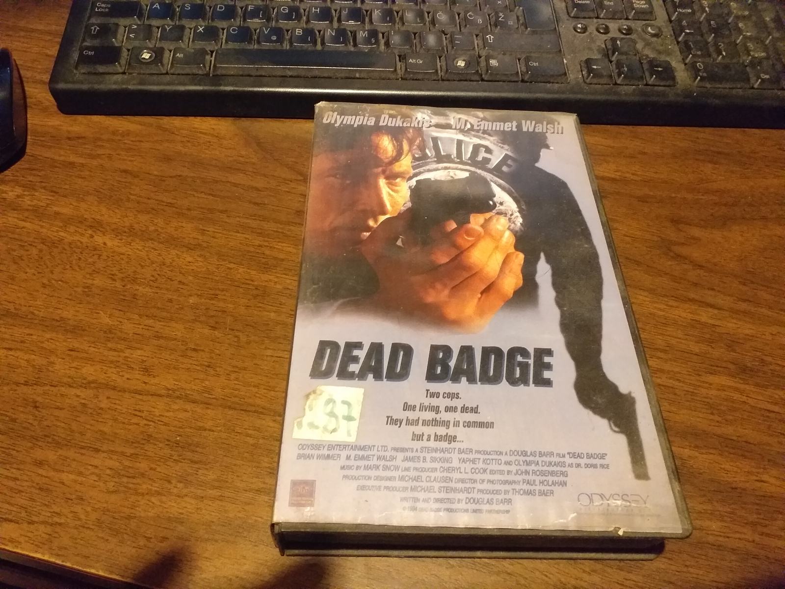 VHS DEAD BADGE ZNAČKA SMRTI