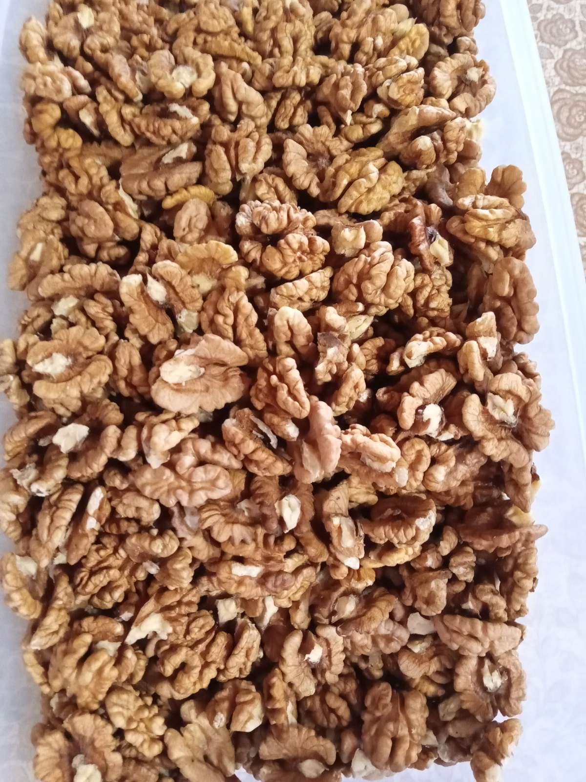 Domaći orah očišćen polovice