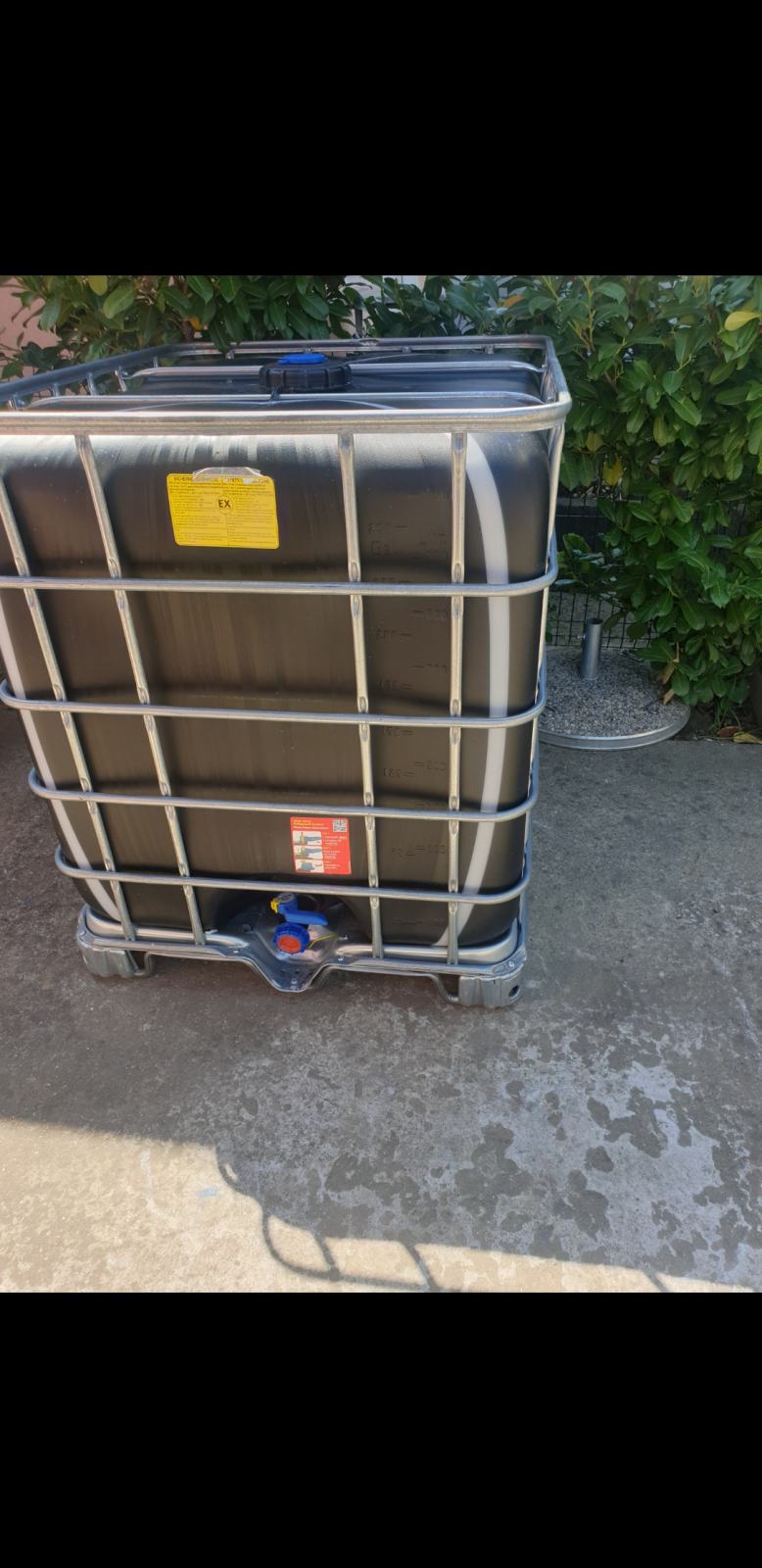 Crna cisterna,spremnik 1000 litara