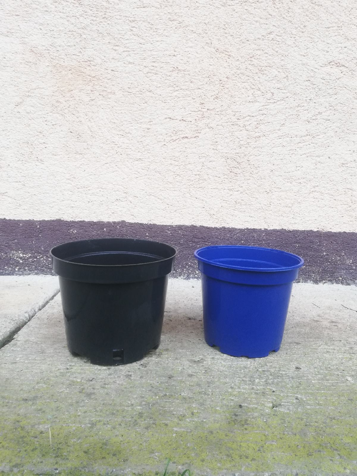 posude za cvijeće ili rasadu pvc od 2L= 0,10€ i 2,5L =0,12€