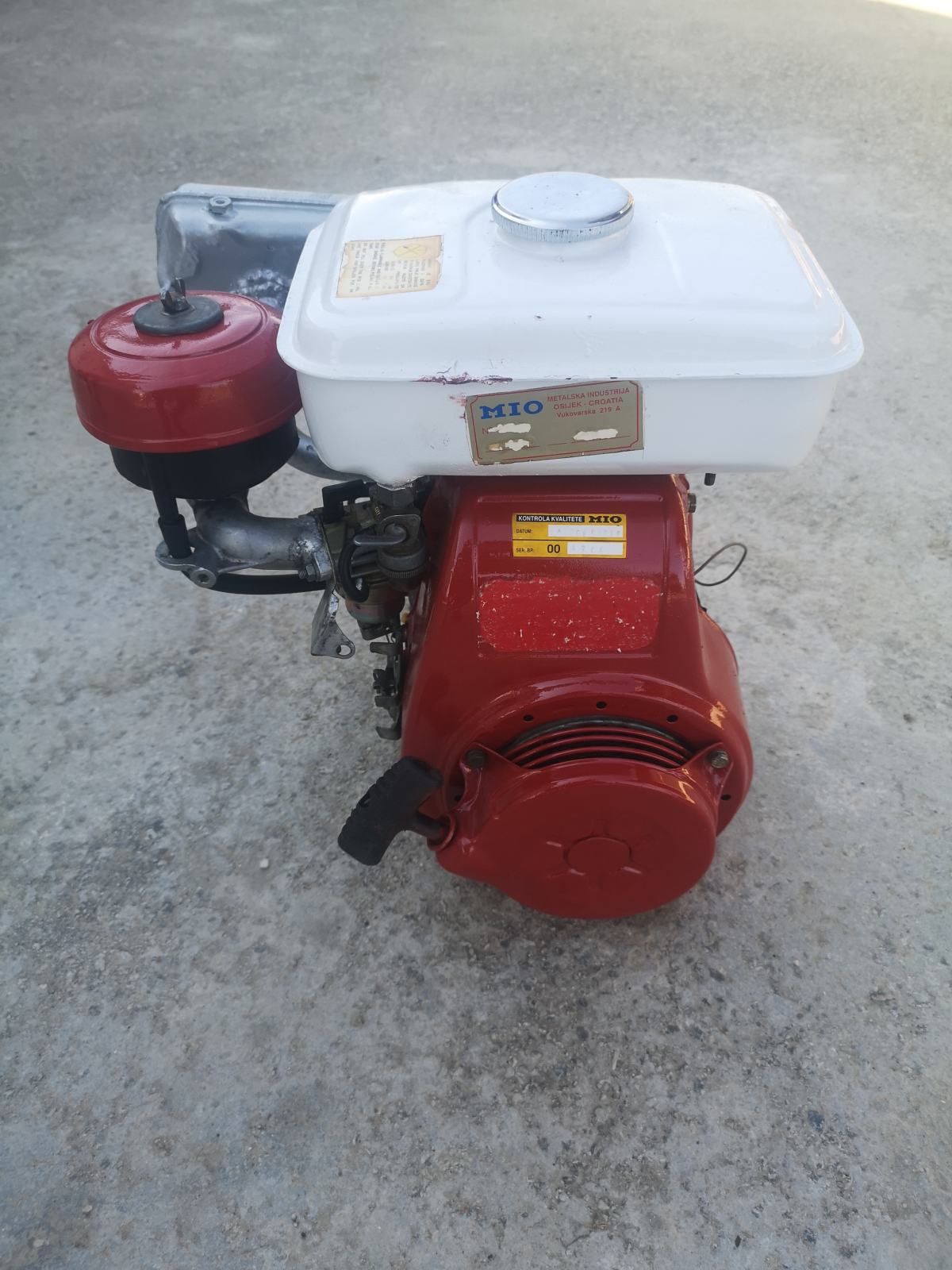 Prodajem moror Mio standarad