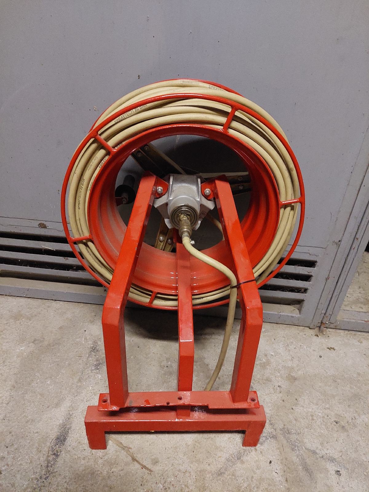 Kolut motalica sa visokotlačnim crijevom