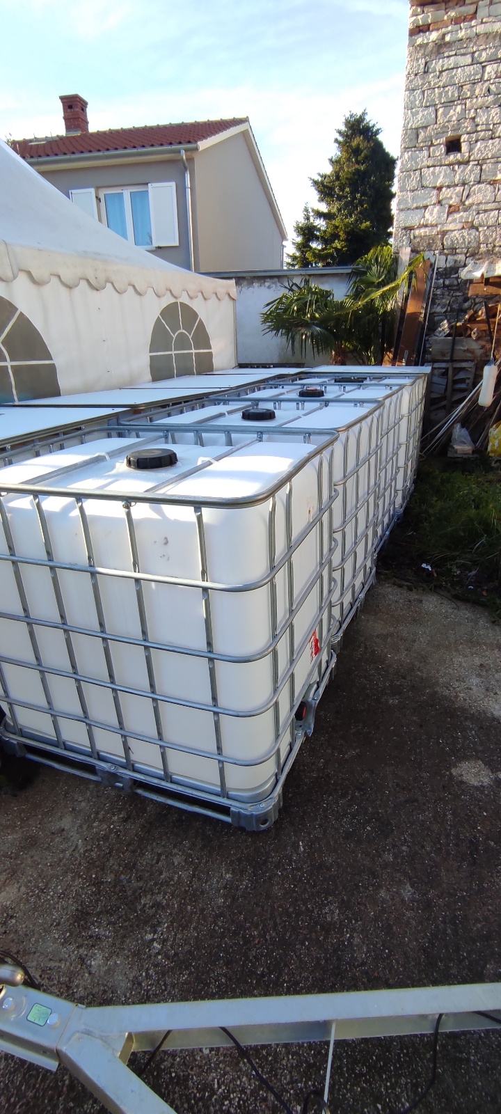 Spremnik za vodu 1000 litara 90€