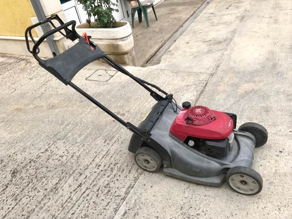 Motorna kosilica SAMOHODNA - HONDA MOTOR - nece pali, moze za djelove