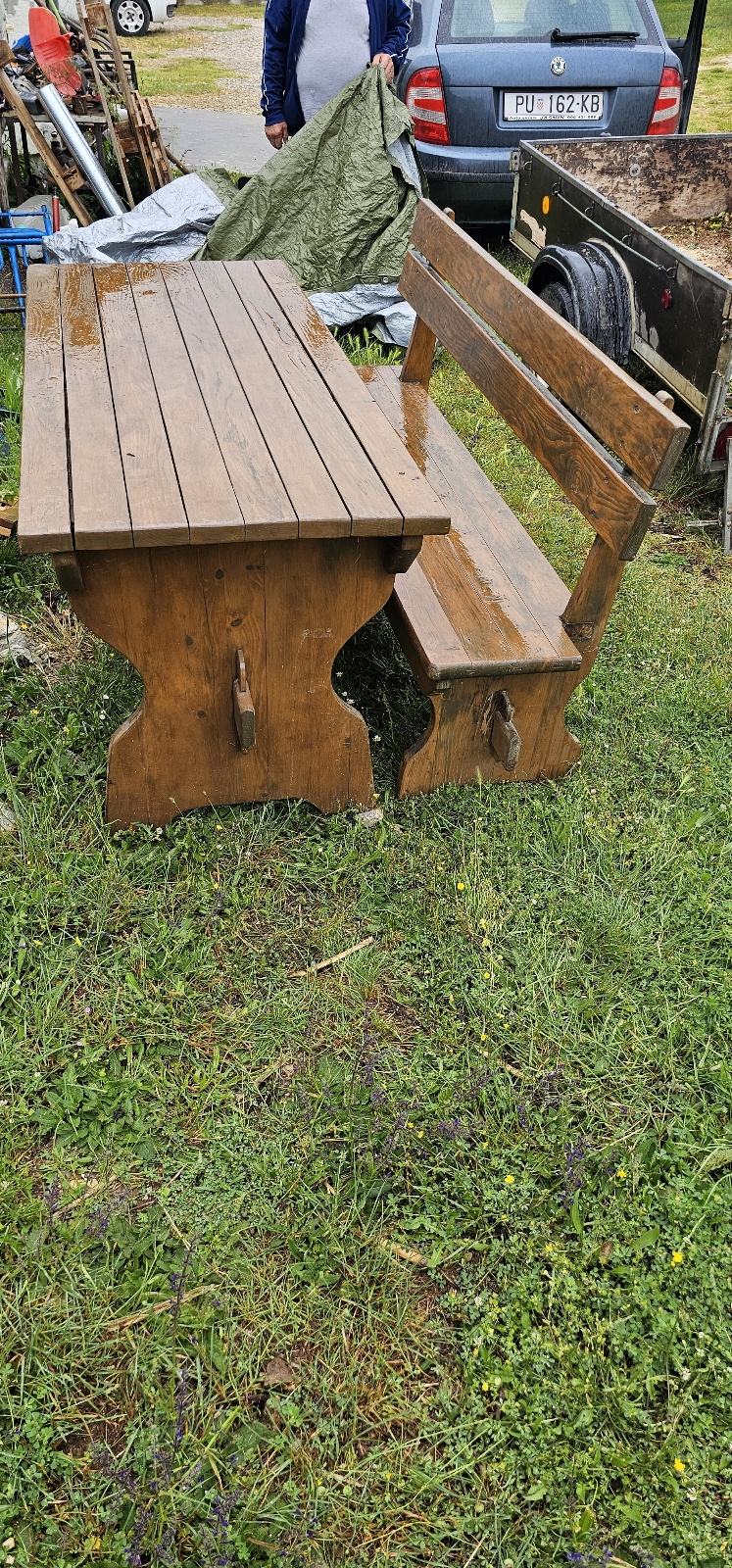 Drveni stol i Drvena Klupa