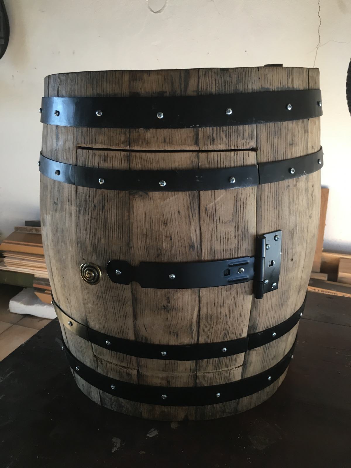 Ukrasno bure-mini bar