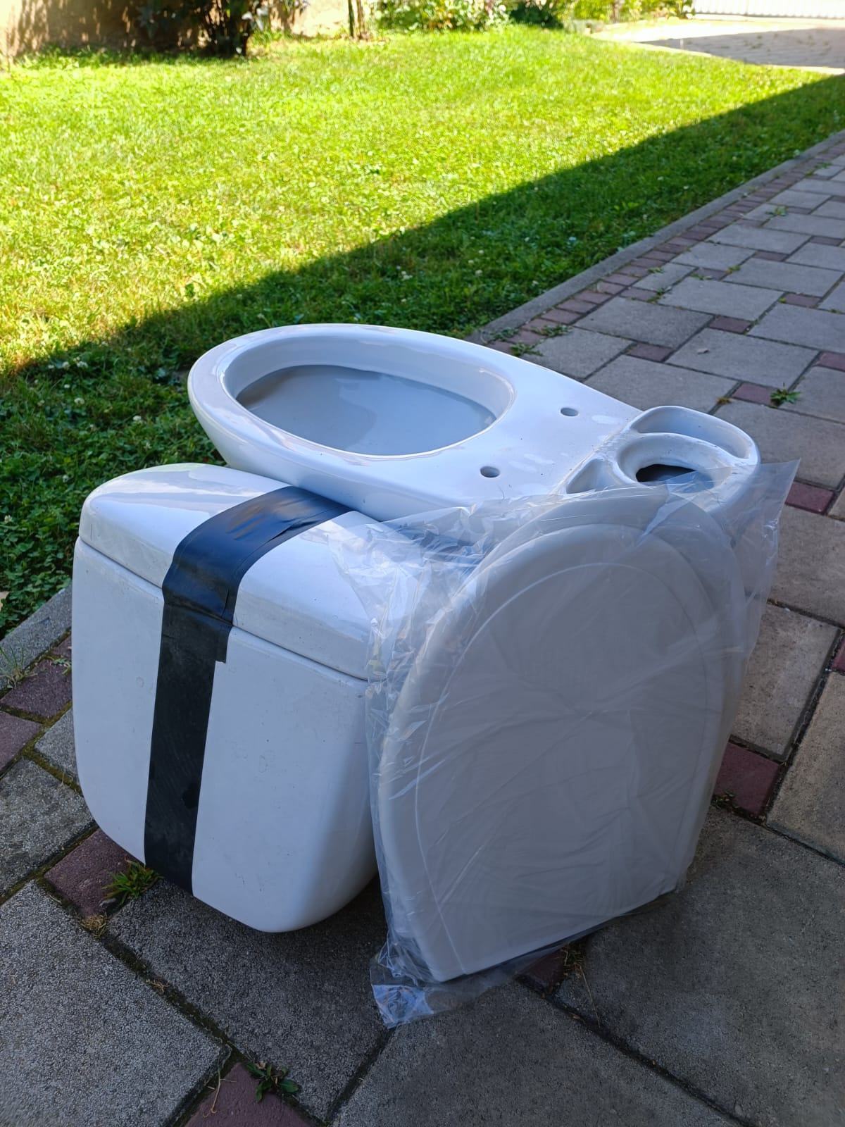 Keramička WC školjka s vodokotlićem i daskom za WC