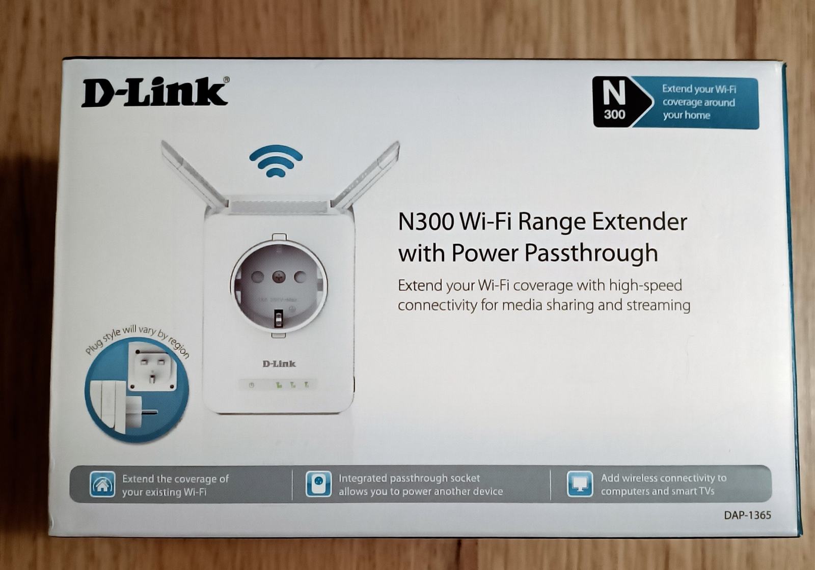 D-Link N300 wifi range extender with Power Passthrough