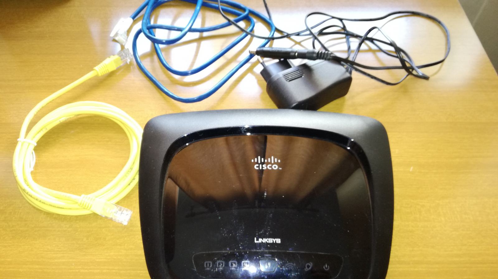 2x Linksys Cisco WRT120N