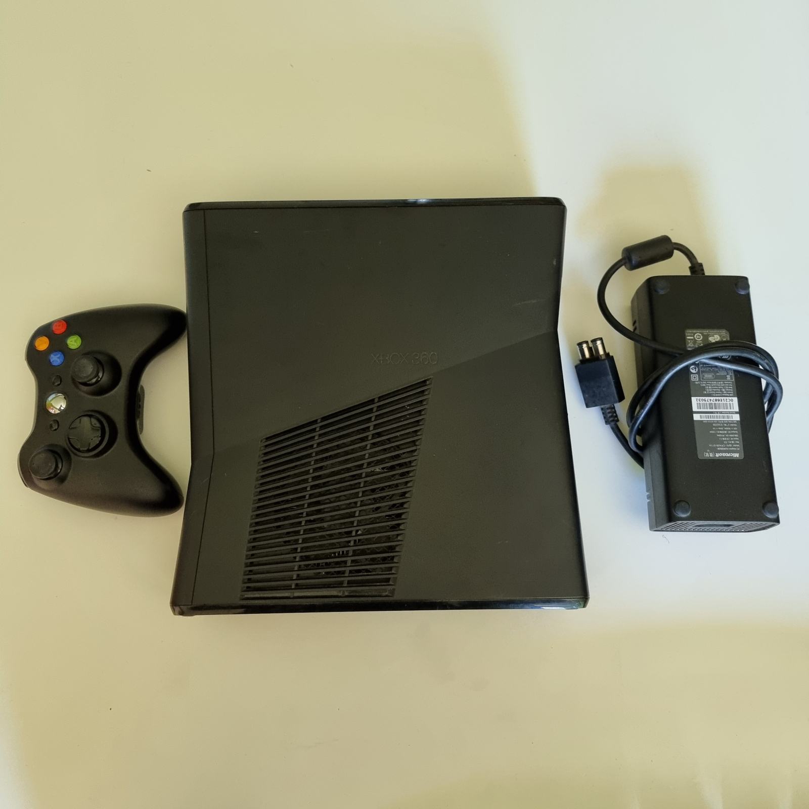 XBOX 360 Slim i Kontroler, RABLJENO, RAČUN, R1