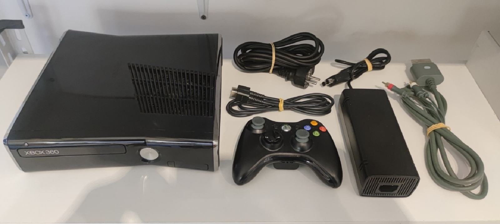 Xbox 360 Slim sa RGH 3.0 modifikacijom, 250GB,32 top naslova na HDD-u!