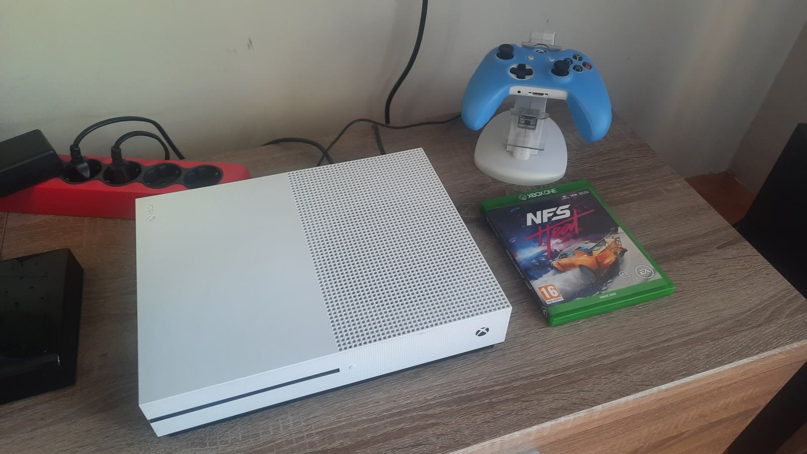 X Box One S 1TB + Logitech G27