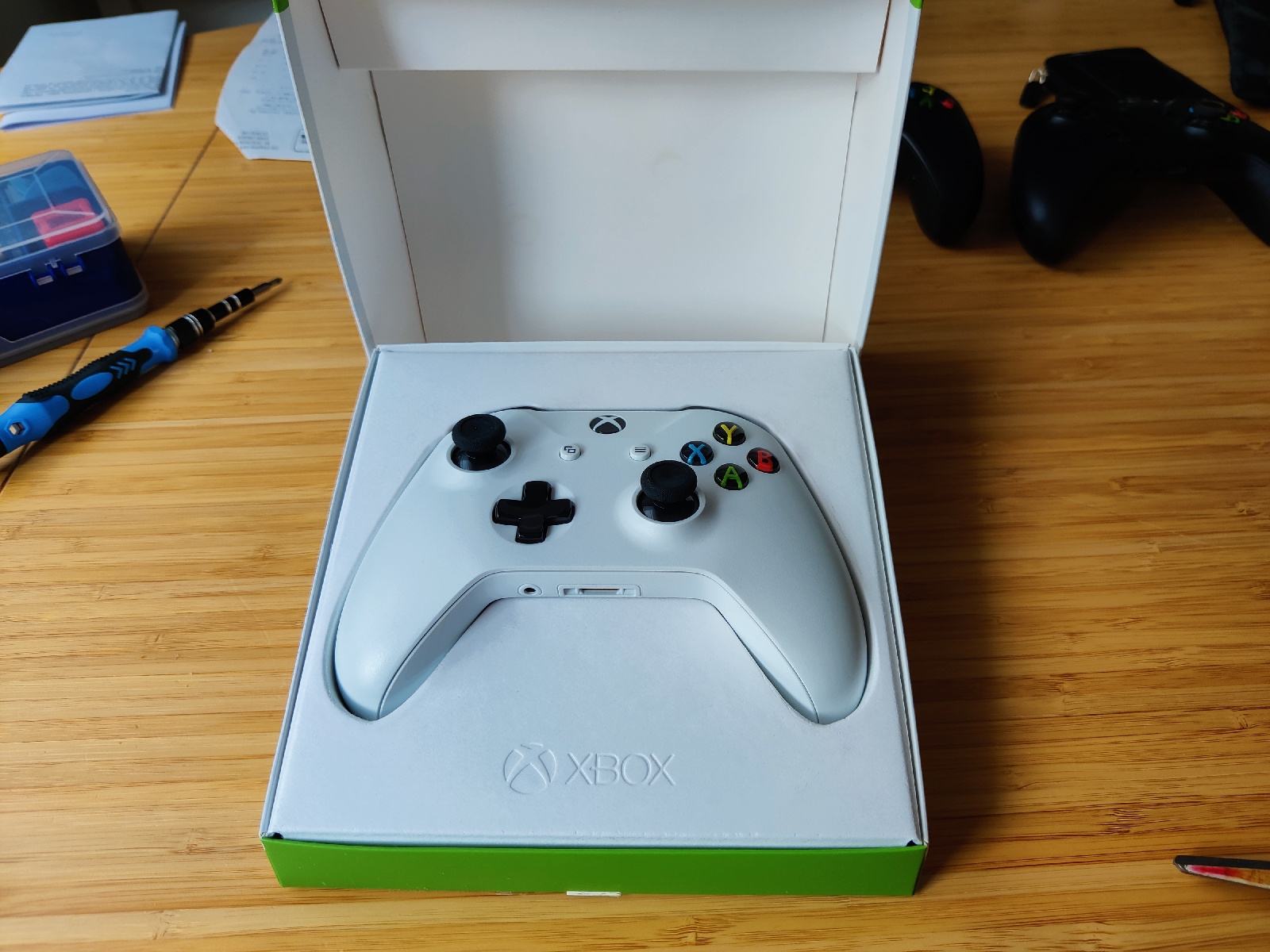 XBOX wireless controller, model 1708, novi, ne korišteni