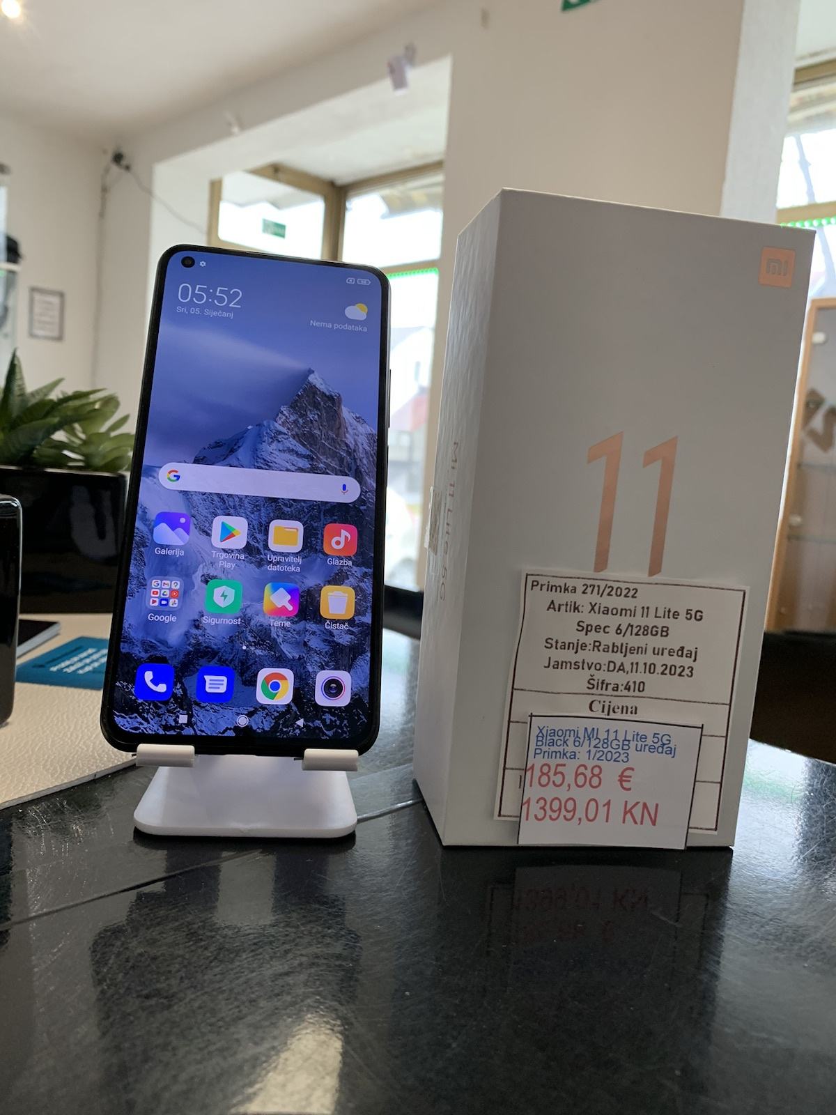 TRGOVINA Xiaomi 11 Lite 5G, 6/128GB, U TRGOVINI, KUPI NA RATE