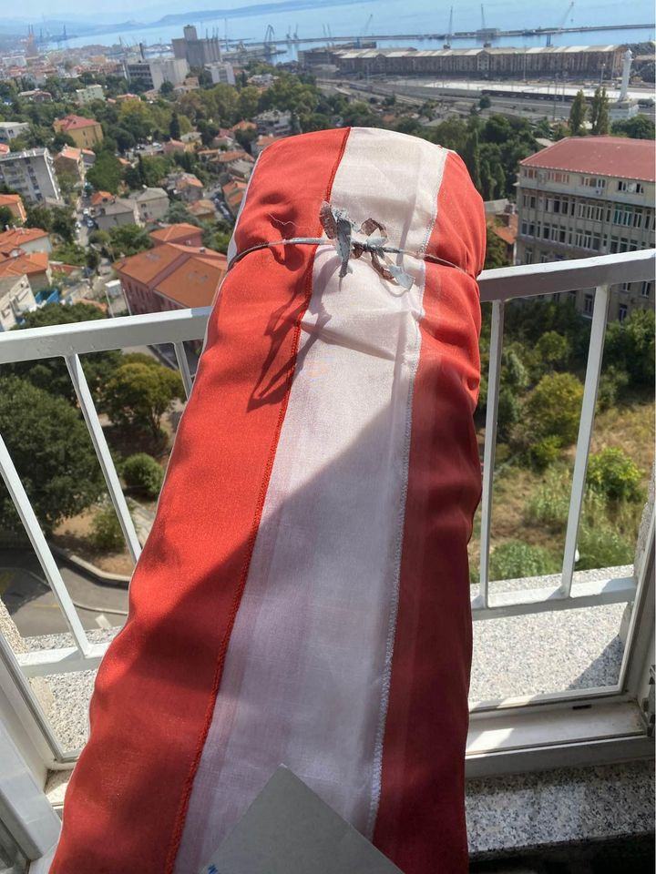 Materijal za zavjese (crvene i bijele okomite pruge) organdini, novo