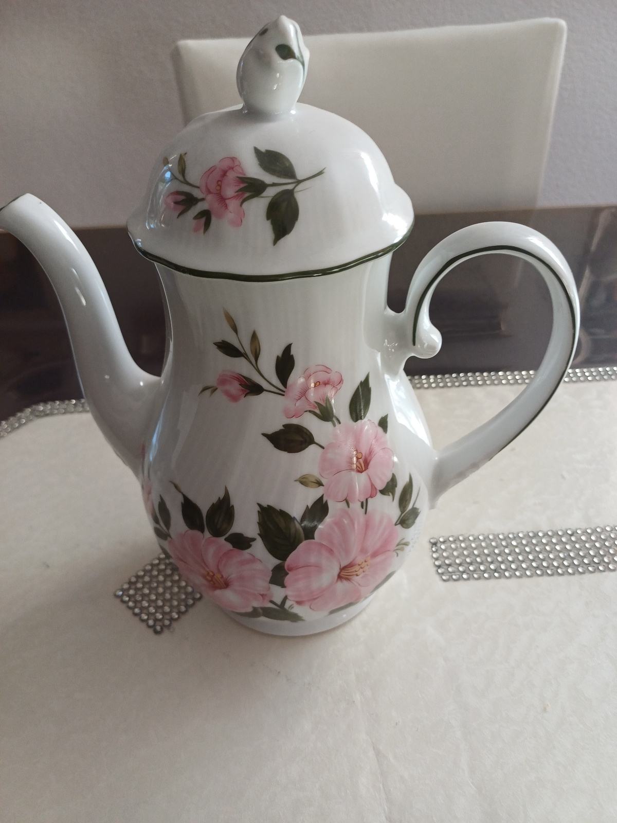 Čajnik od porcelana
