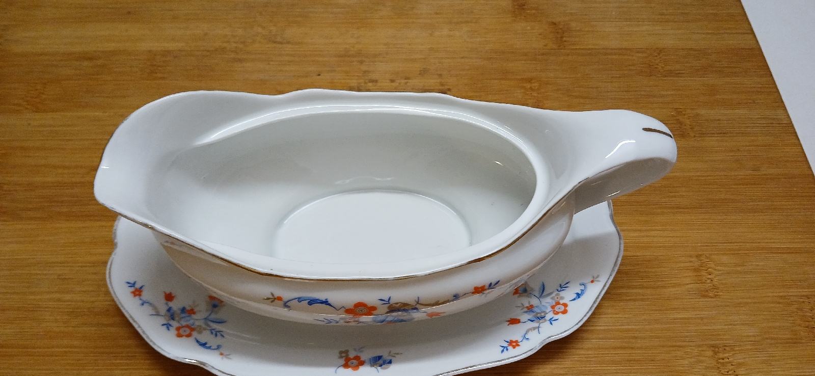 Stara posuda za umake