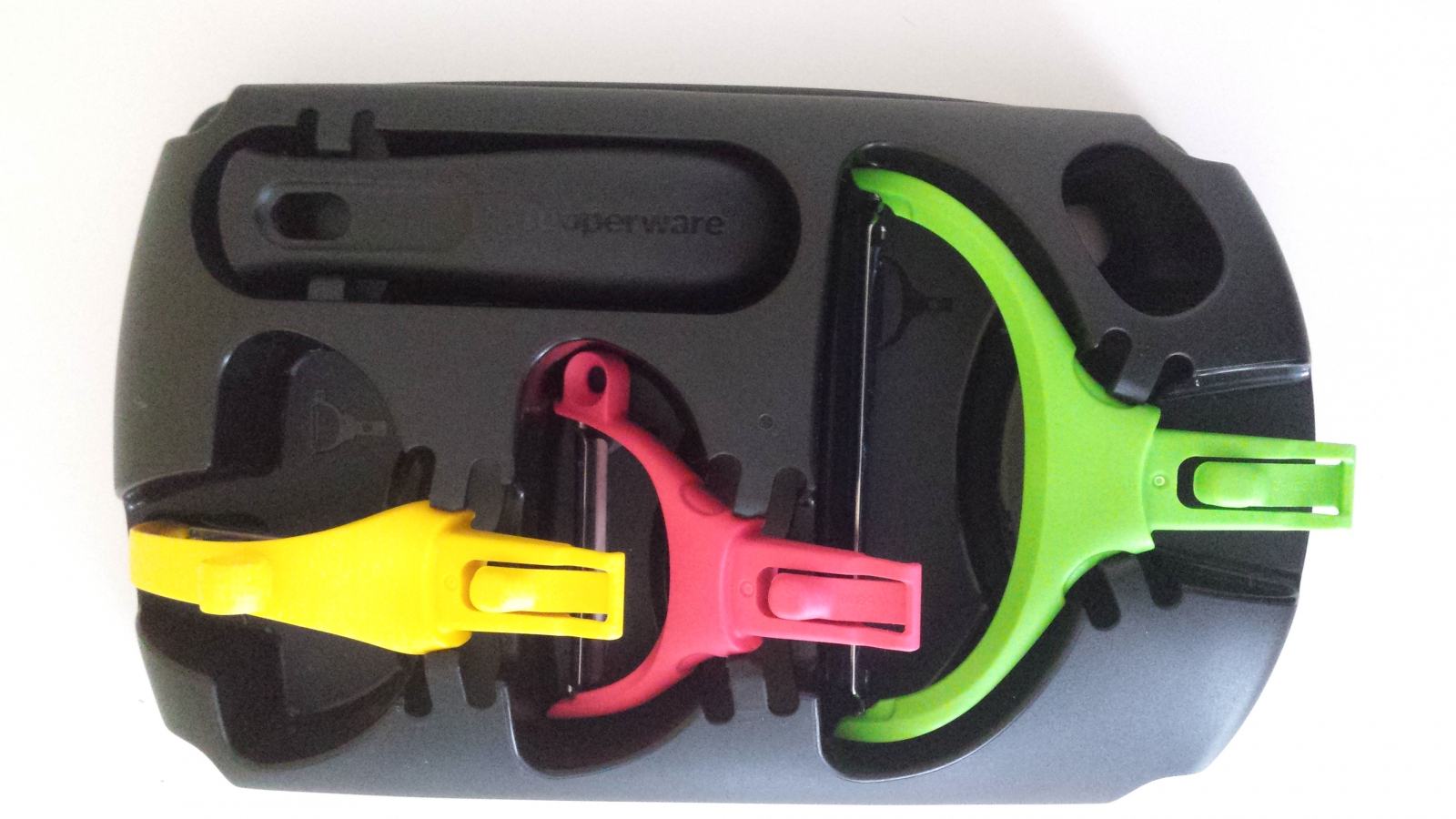 Tupperware, Nožići za guljenje Click Series