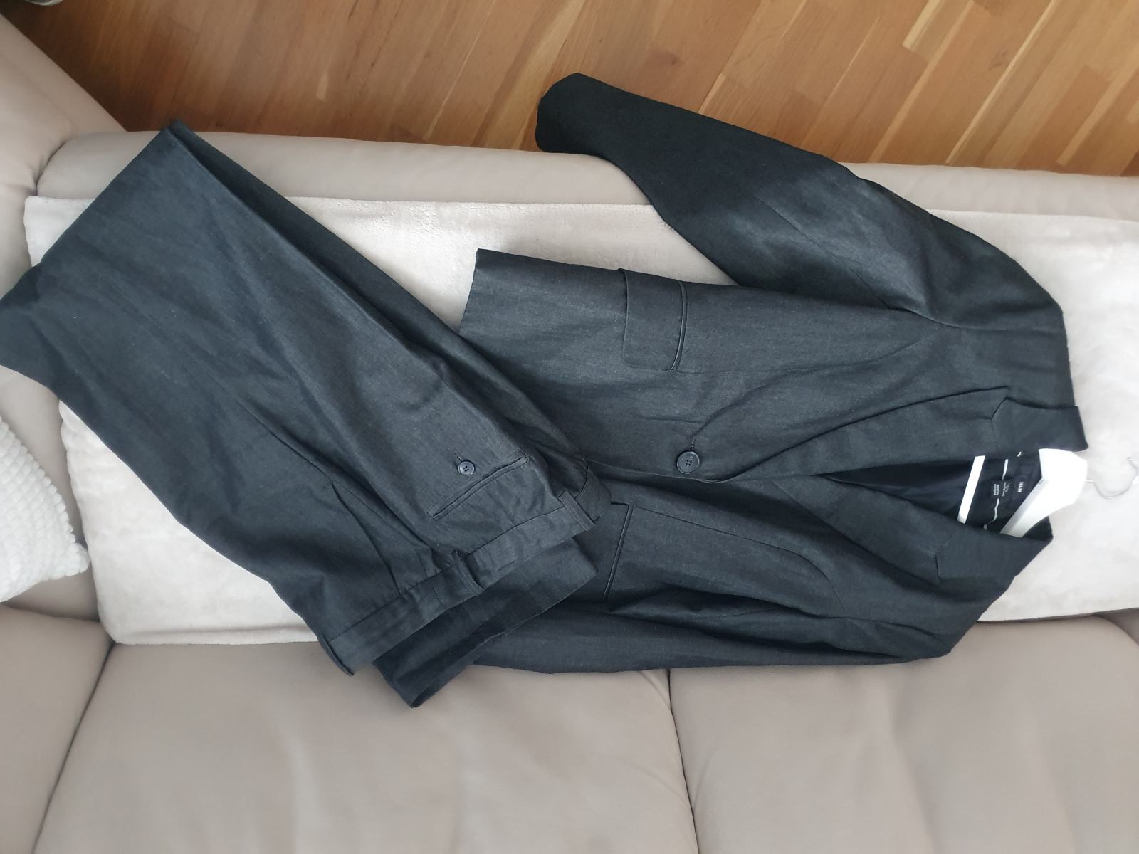 H&M zensko odijelo br 42/44