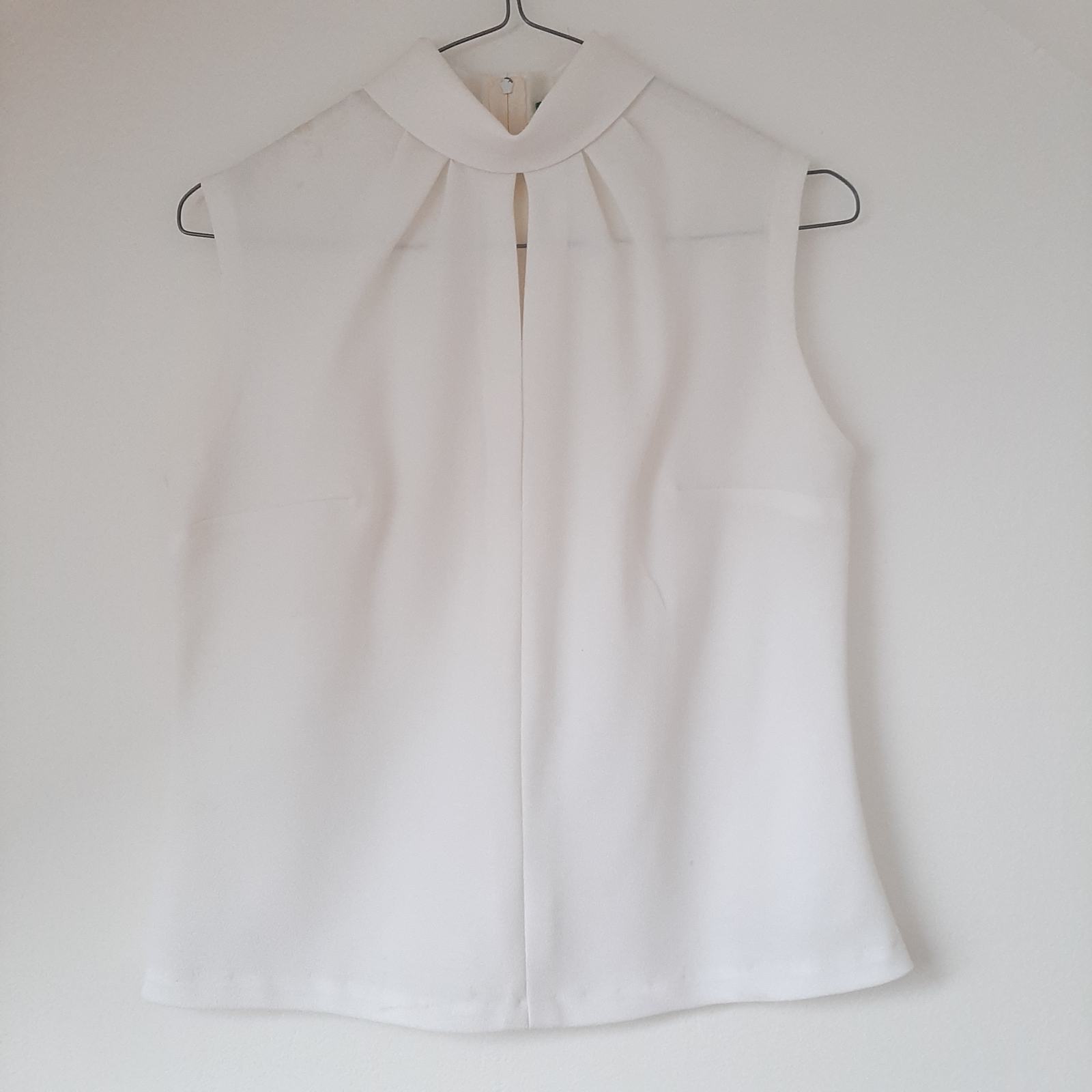 Bijela bluza top bez rukava 36