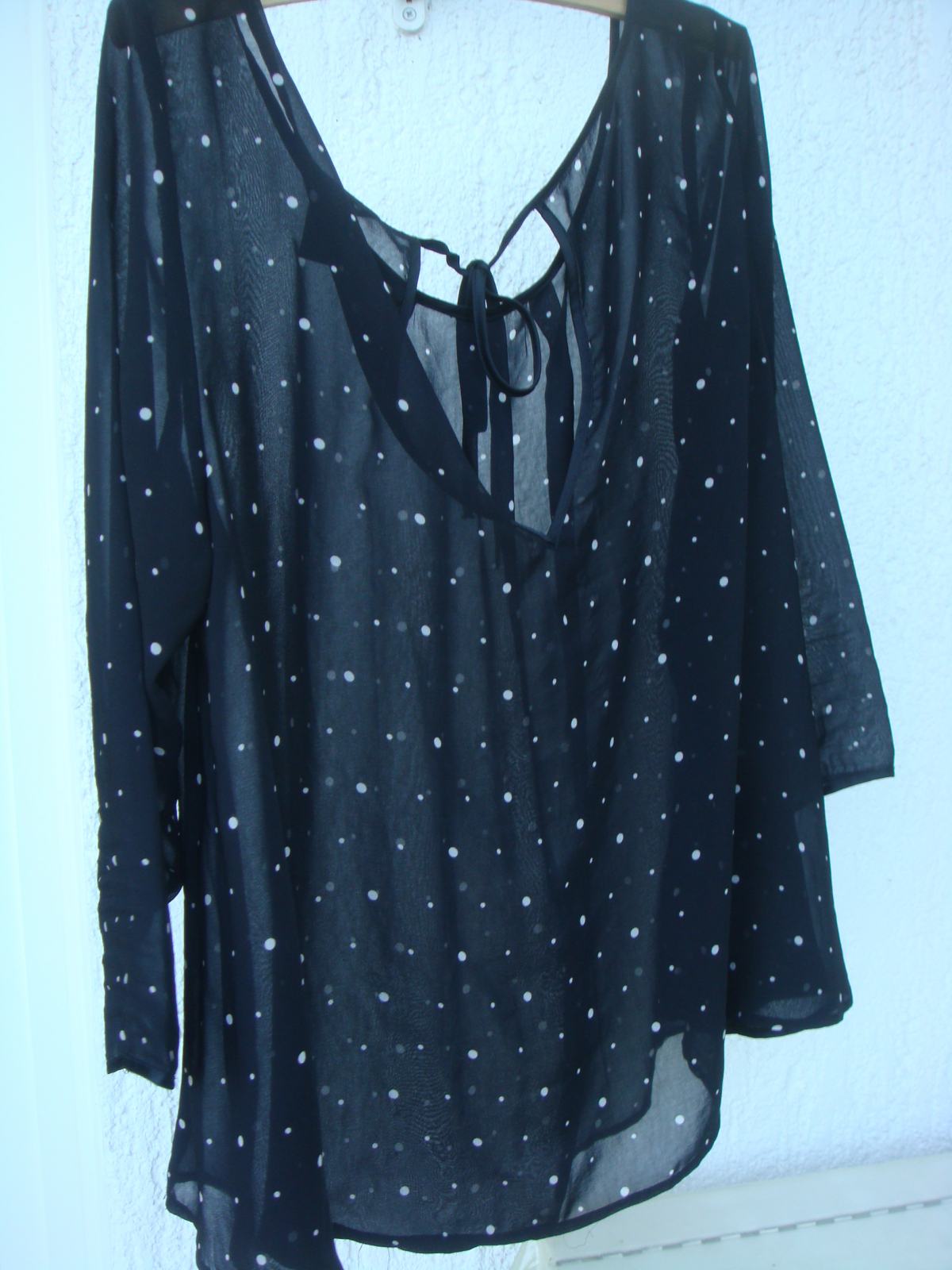 ŽENSKA CRNA BLUZA SA TOČKICAMA H&M vel L