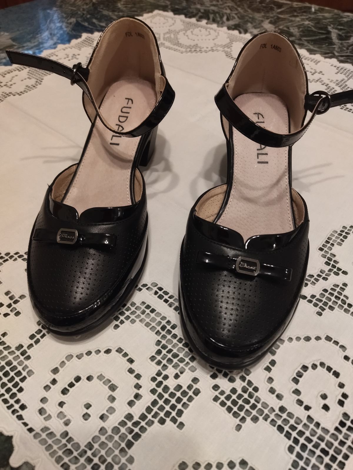 NOVE CIPELE FUDALI