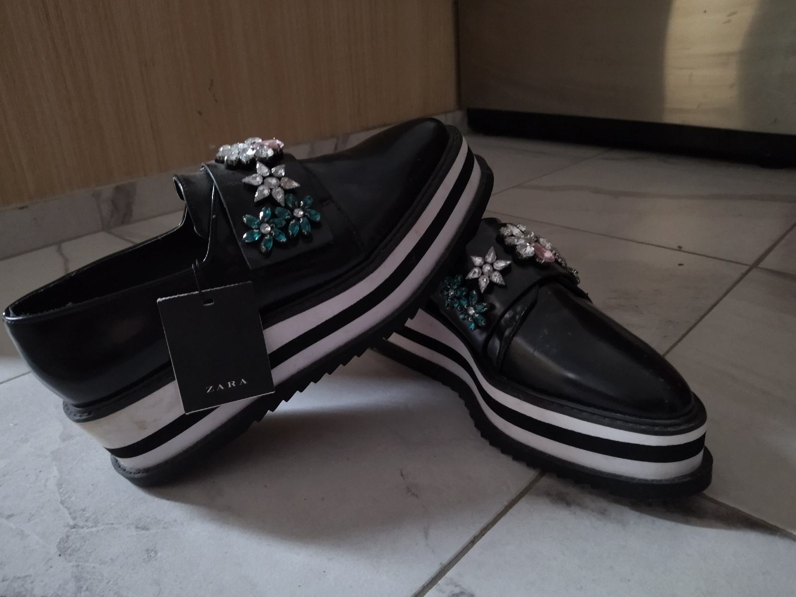 cipele ZARA novo 37 broj