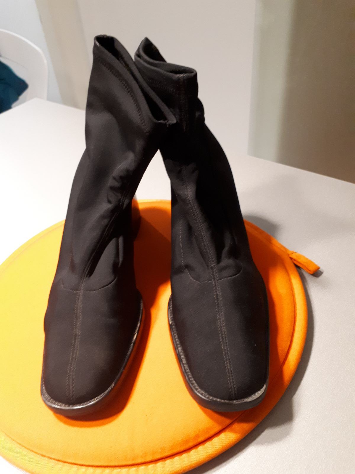 Crne čizmice do gleznja