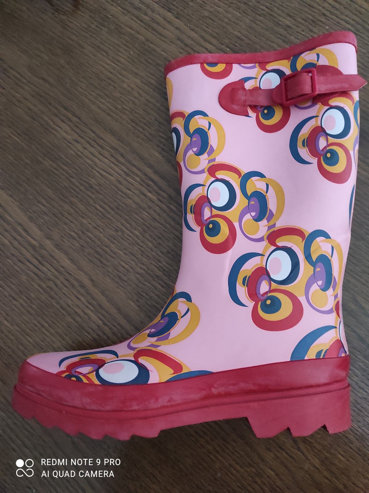 NOVE GUMENE ČIZME VEL 39