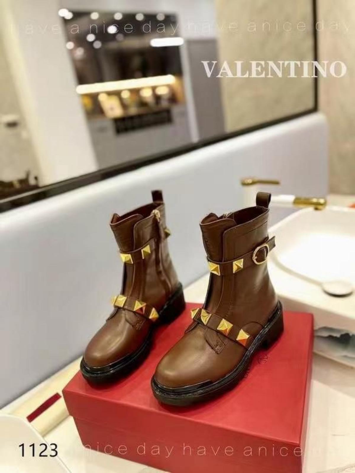 ROMAN STUD CALFSKIN COMBAT BOOT WITH TONAL STUDS 40MM