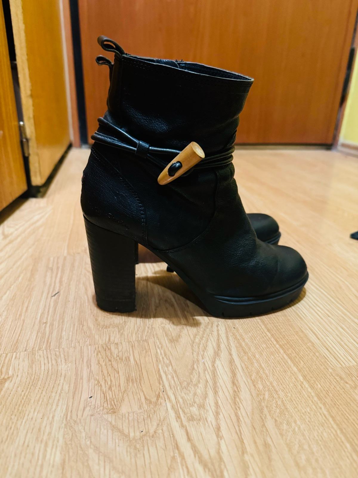 Tommy Hilfiger ženske gležnjace