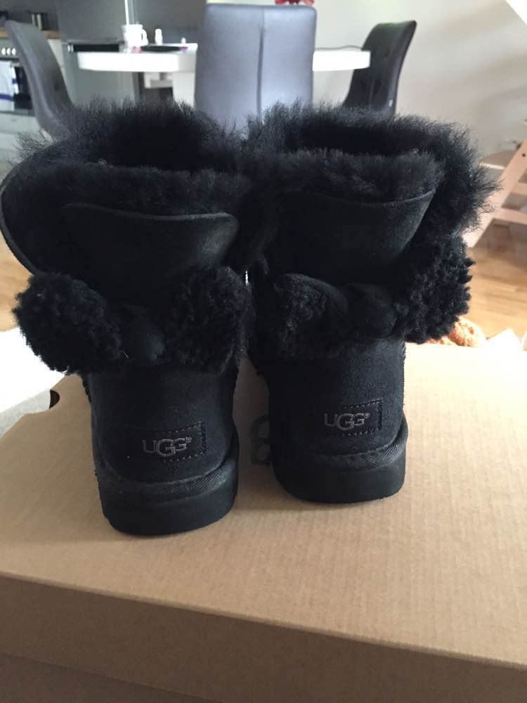 Ugg arielle kao nove