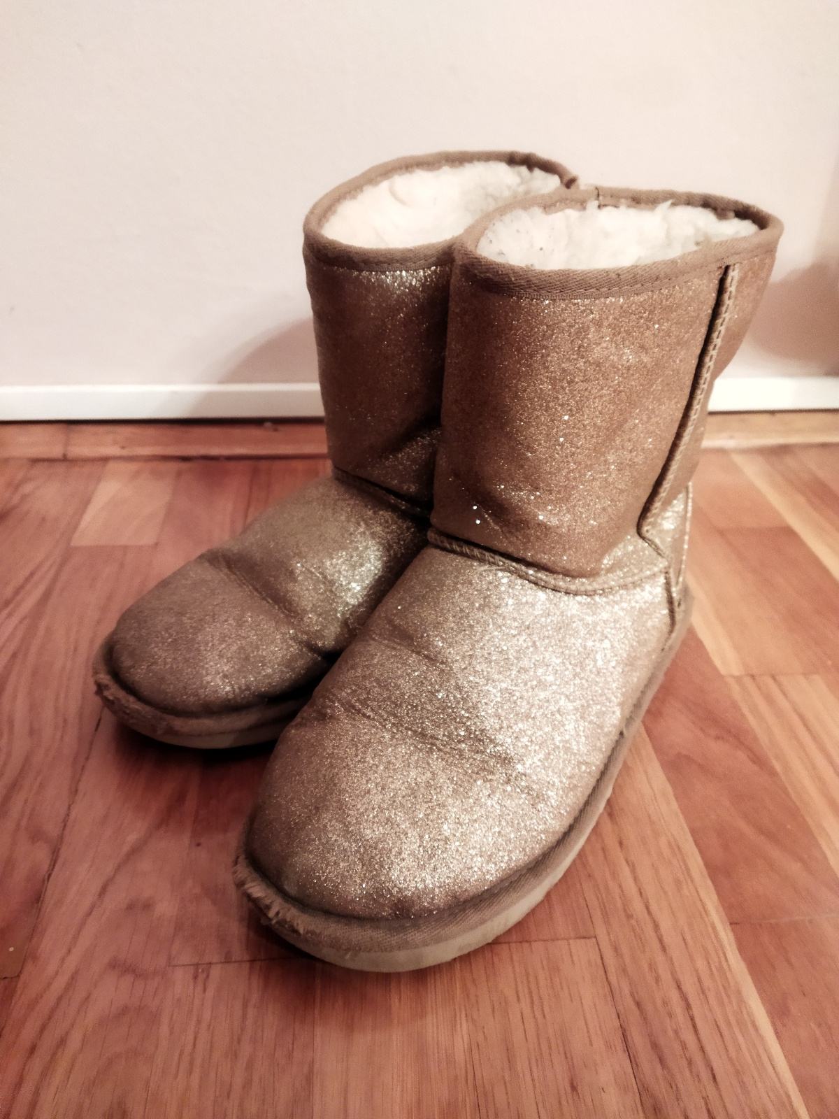 UGG čizme zlatne EU br. 37