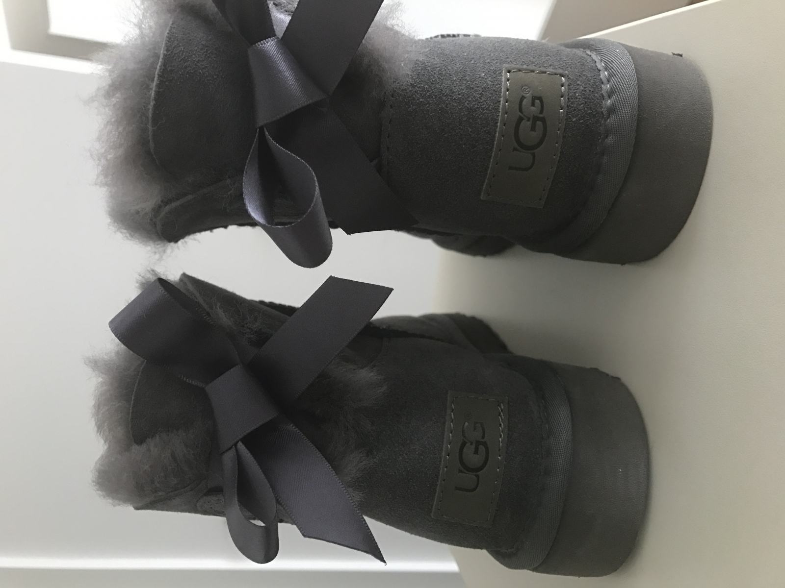 Uggs cizme NOVE NIKAD NOŠENE!!