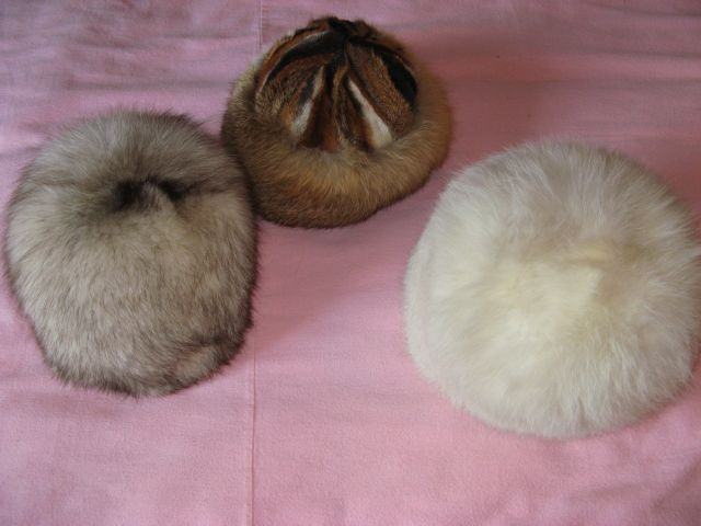 Prodajem 3 ženske šubare sa krznenim šalovima