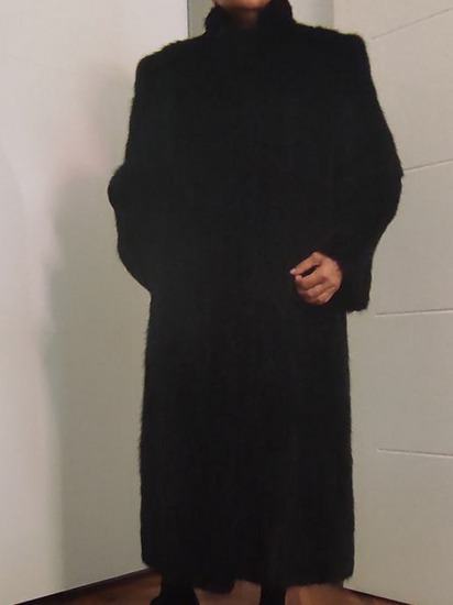 Tamnosmeđi i crni nerc. Dvije bunde od nerca.