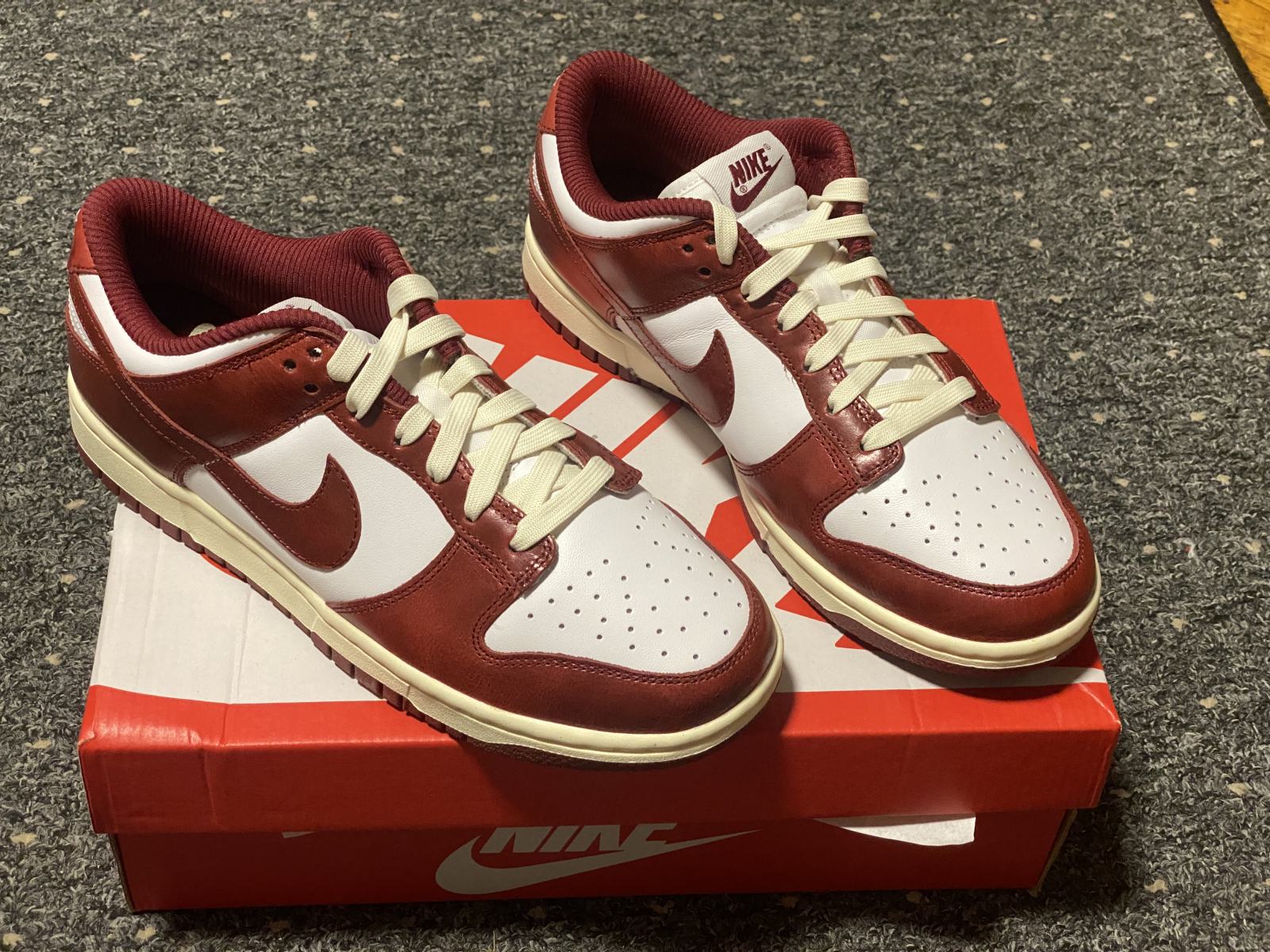 Nike Dunk Low Vintage Red
