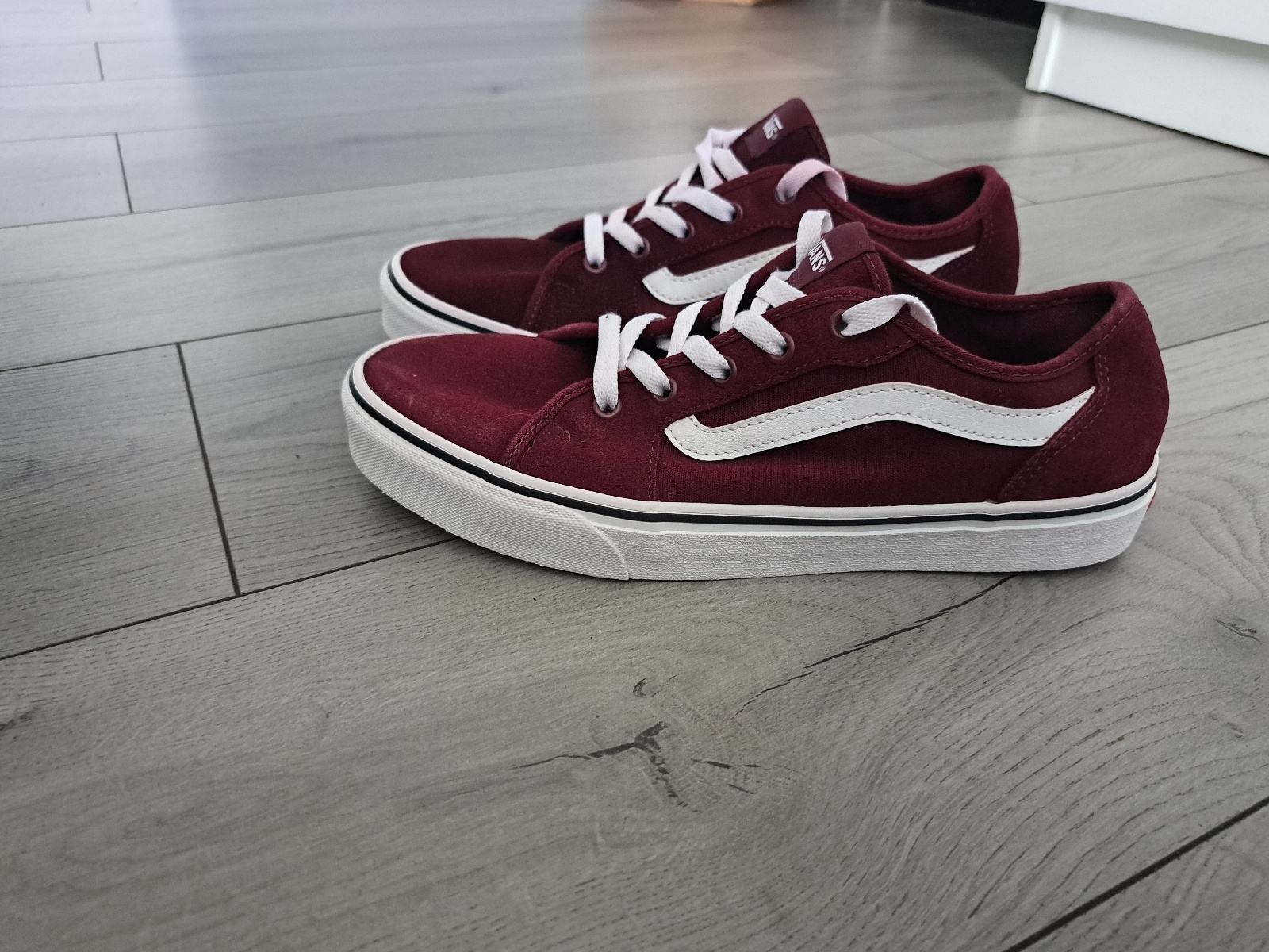 VANS 42 Broj Zenske
