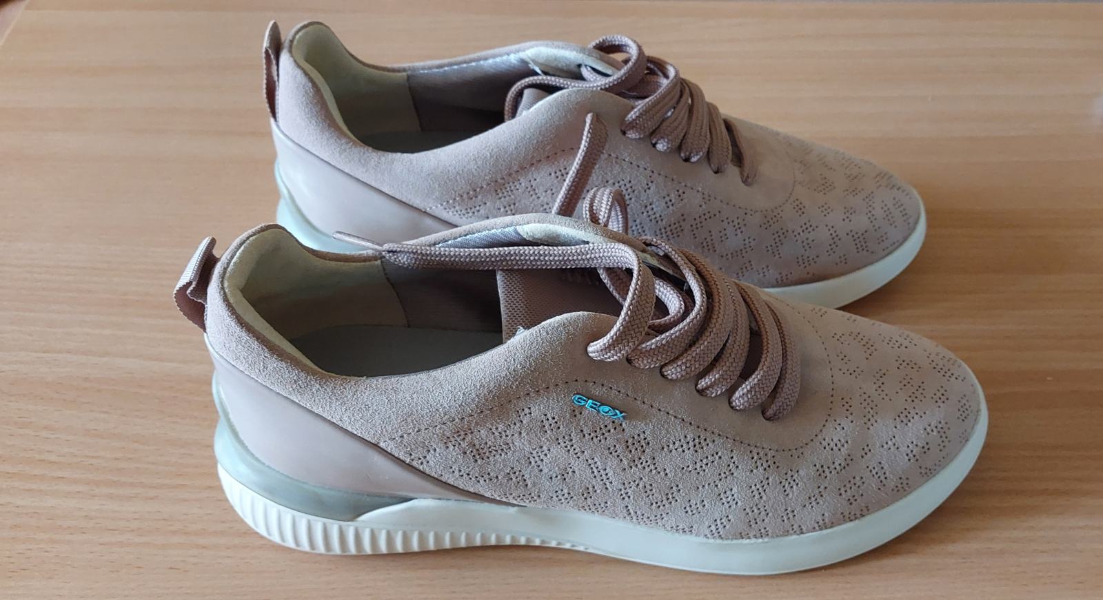 Ženske tenisice Geox, vl. 37