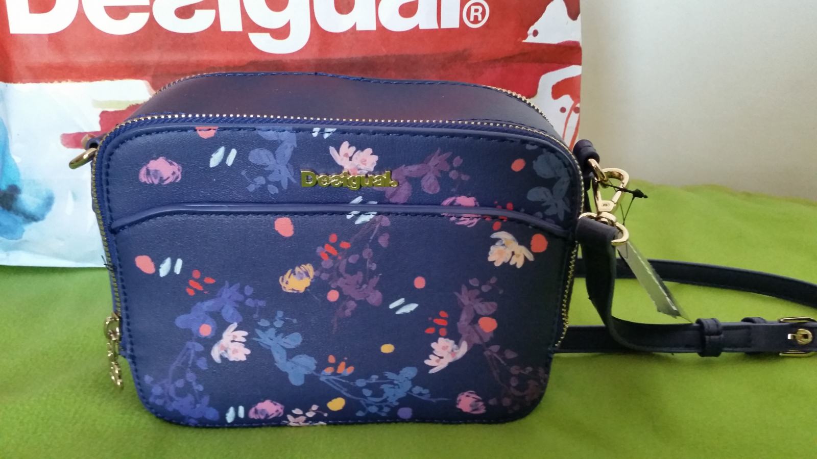 Torbica Desigual nova