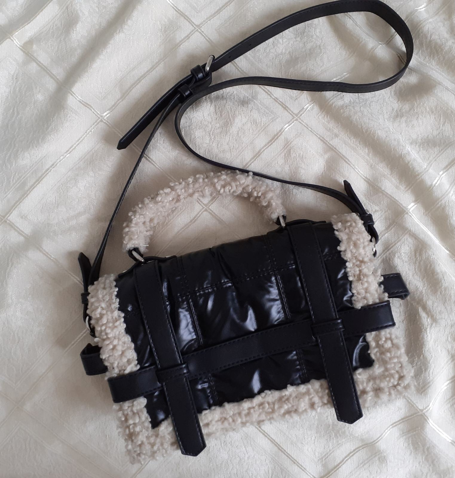 Zara torba nova torbica s krznom