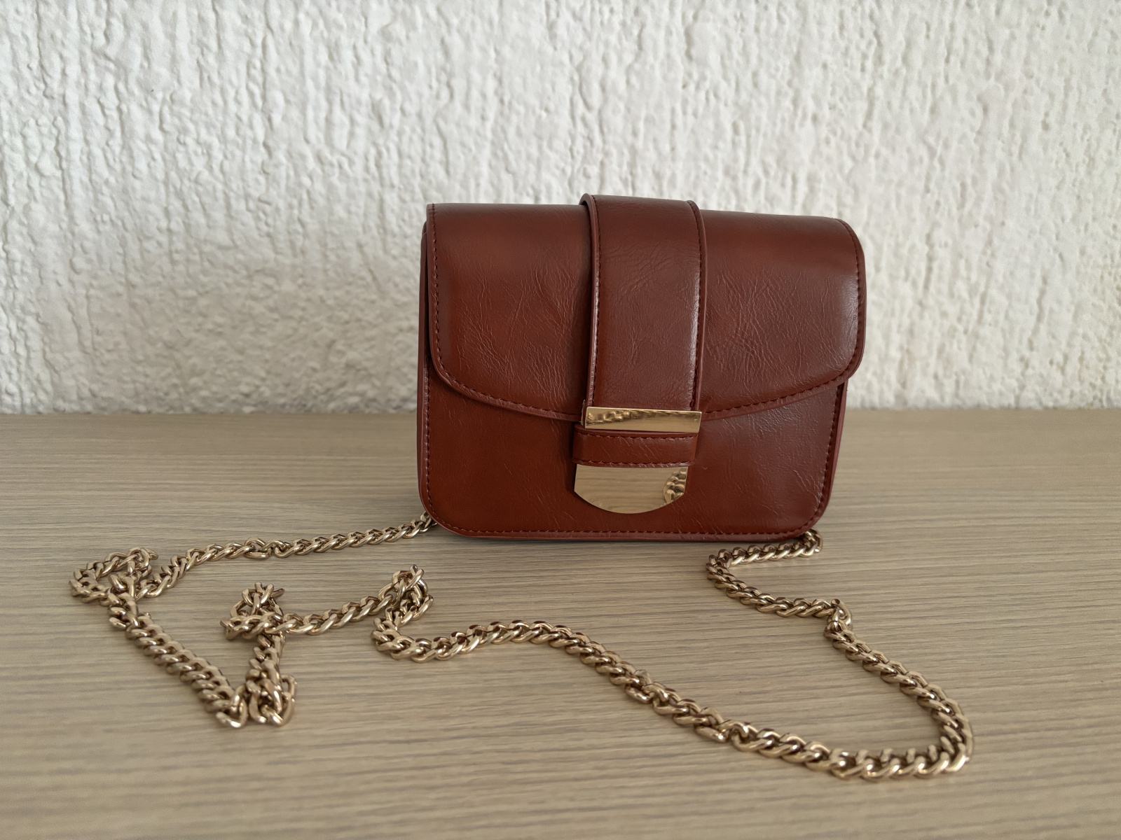 Zenska smedja torbica Mango