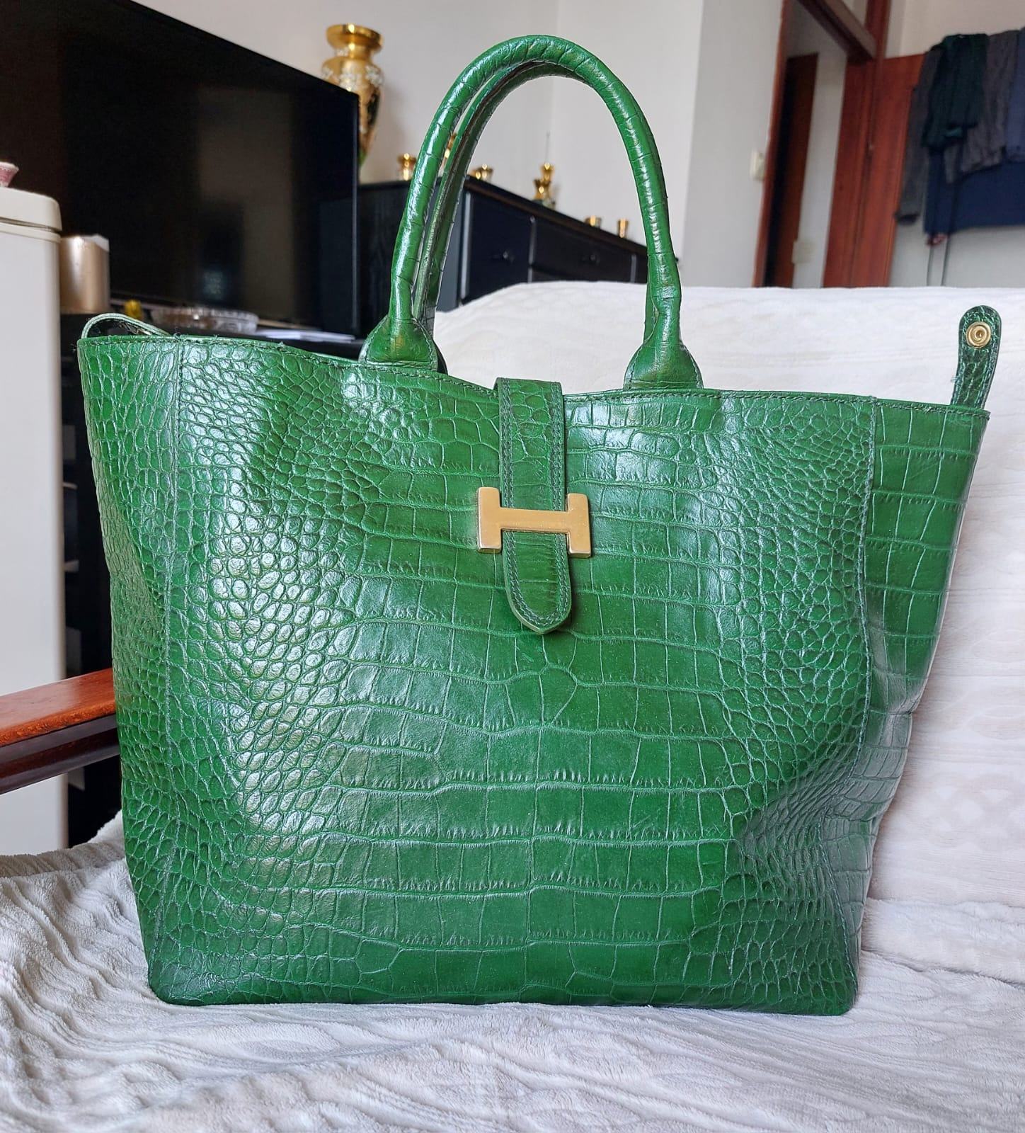 Ženska zelena kožna torba