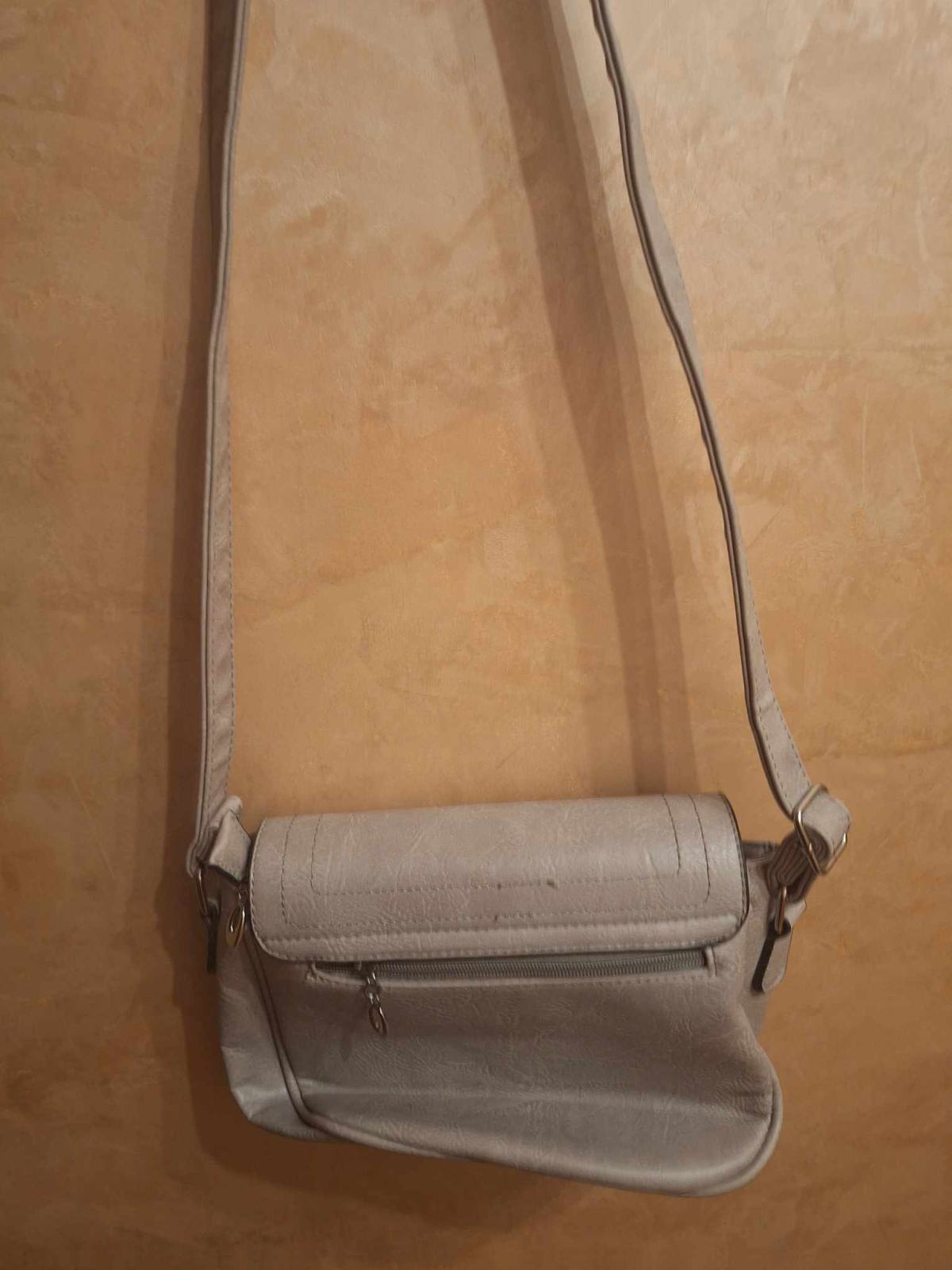 zenske torbe vise vrsta