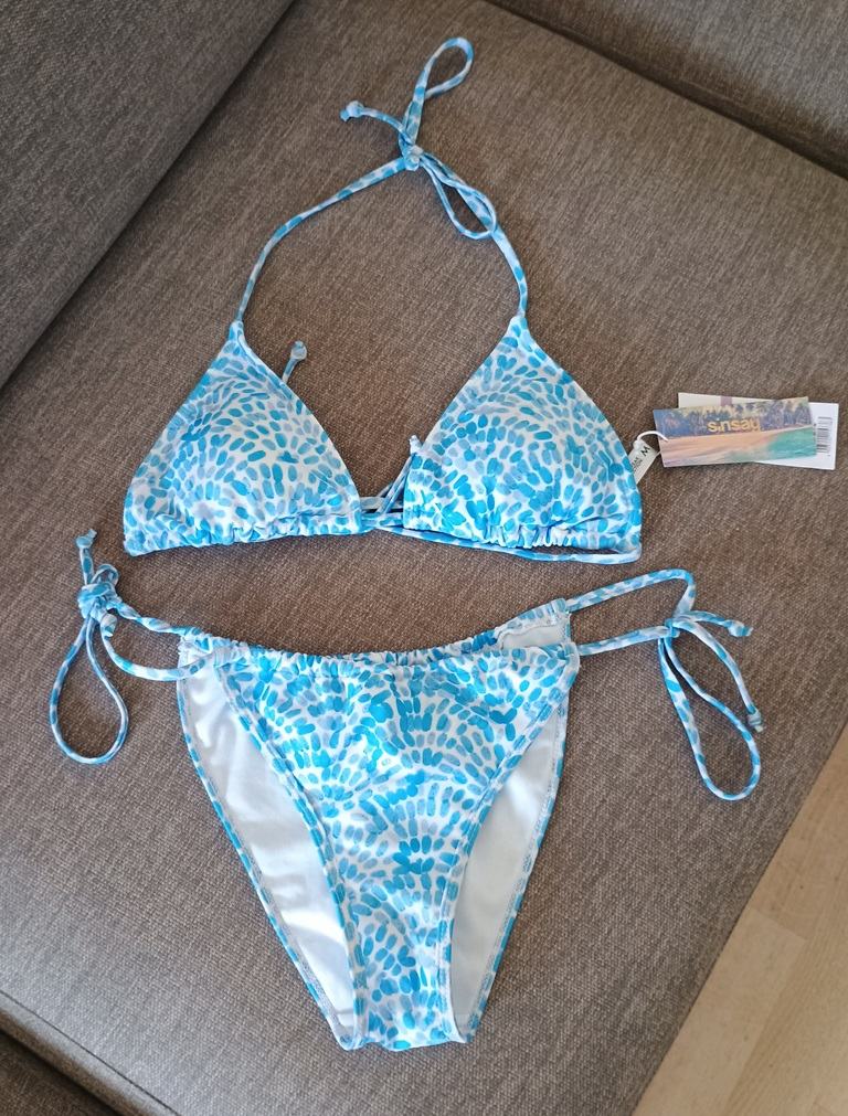 Svijetlo plavi bikini - dvodijelni kupaći kostim