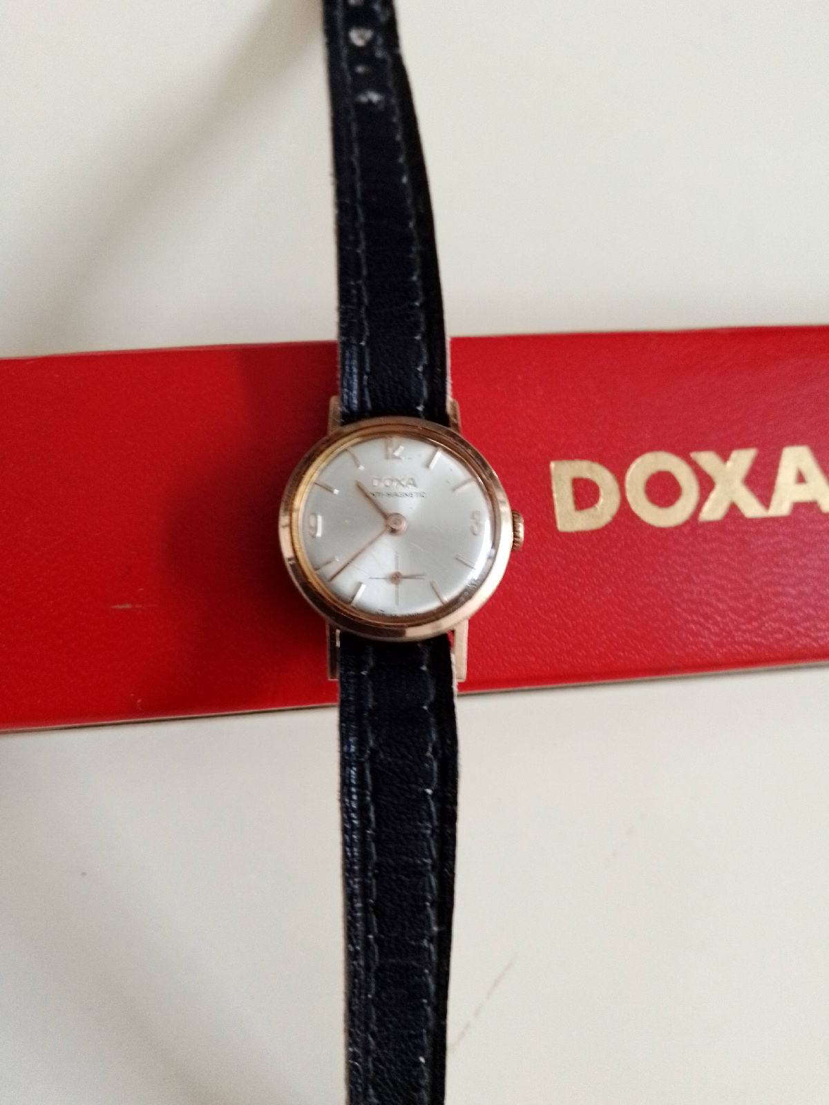 ženski sat Doxa